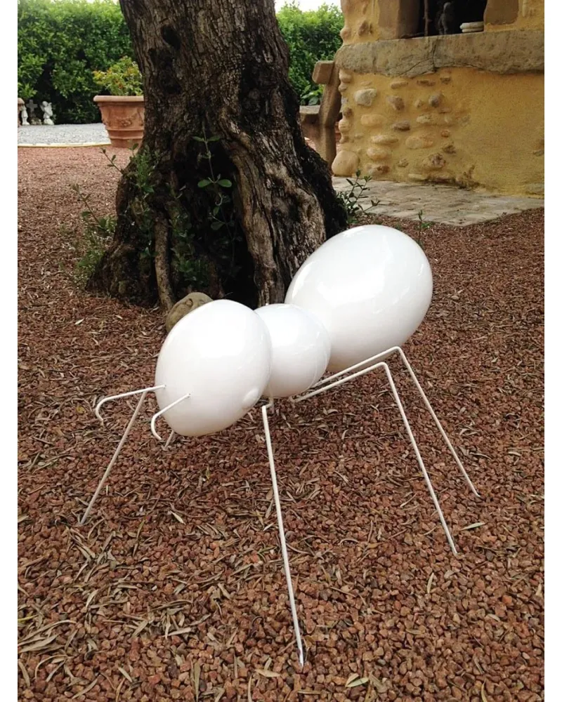 Resin statue of a decorative and customizable ant Color White (RAL 9010 ...