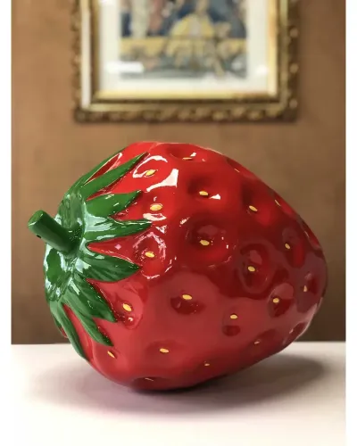 Fraise Géante en résine laquée pour décoration - Déco et Artisanat