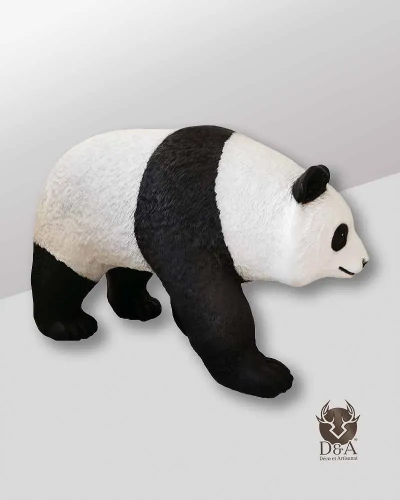 Resin Statue of a Realistic Giant Panda - Déco et Artisanat