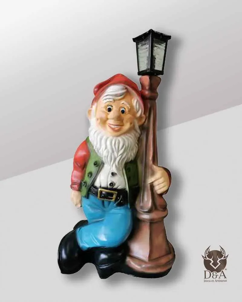 Statue Nain de jardin adossé à un lampadaire, le cadeau idéal pour ...