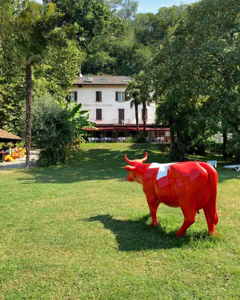 Animaux en résine, Vache drapeau Suisse - Déco et Artisanat
